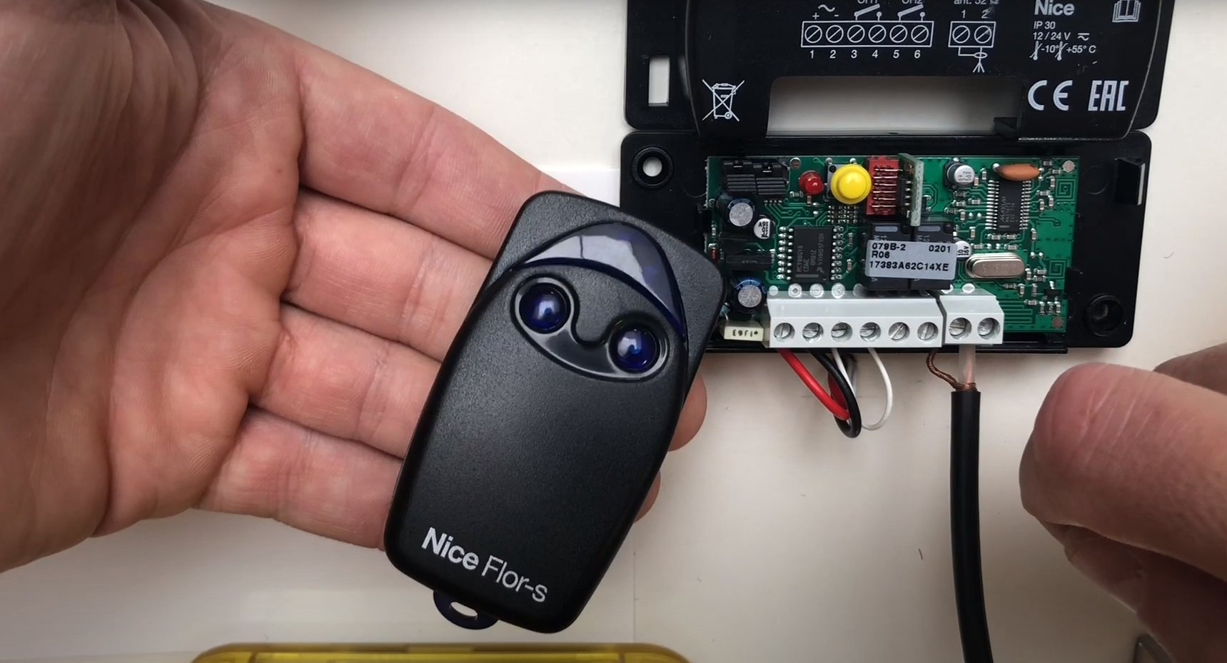 Présentation de la télécommande Nice Flo 2, un modèle de la marque Nice ...