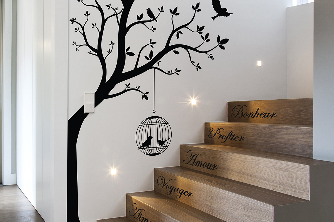 Découvrez 4 avantages des autocollants pour la décoration - | LeTranfo